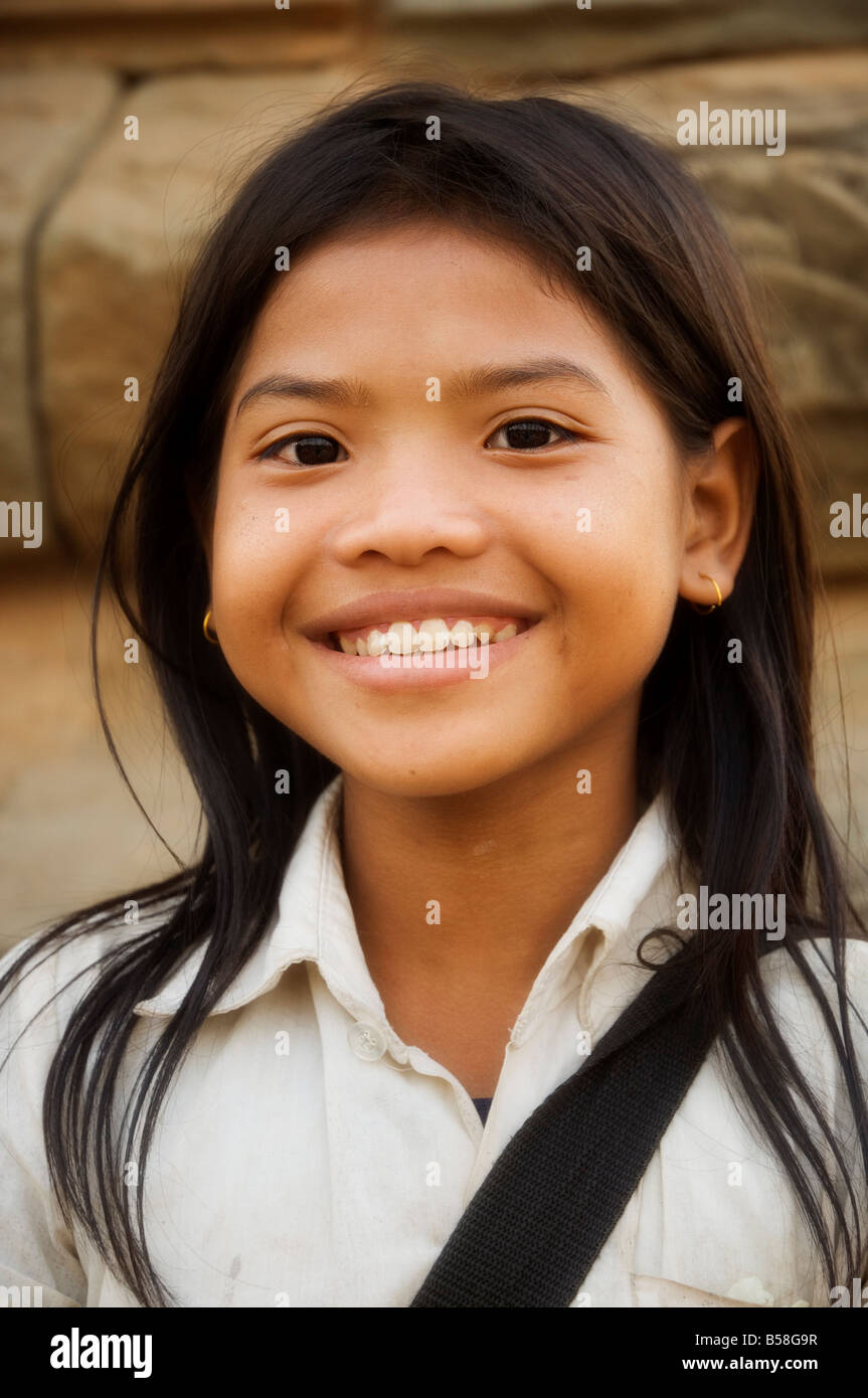 Cambodia girls face hi-res stock photography and images - Alamy