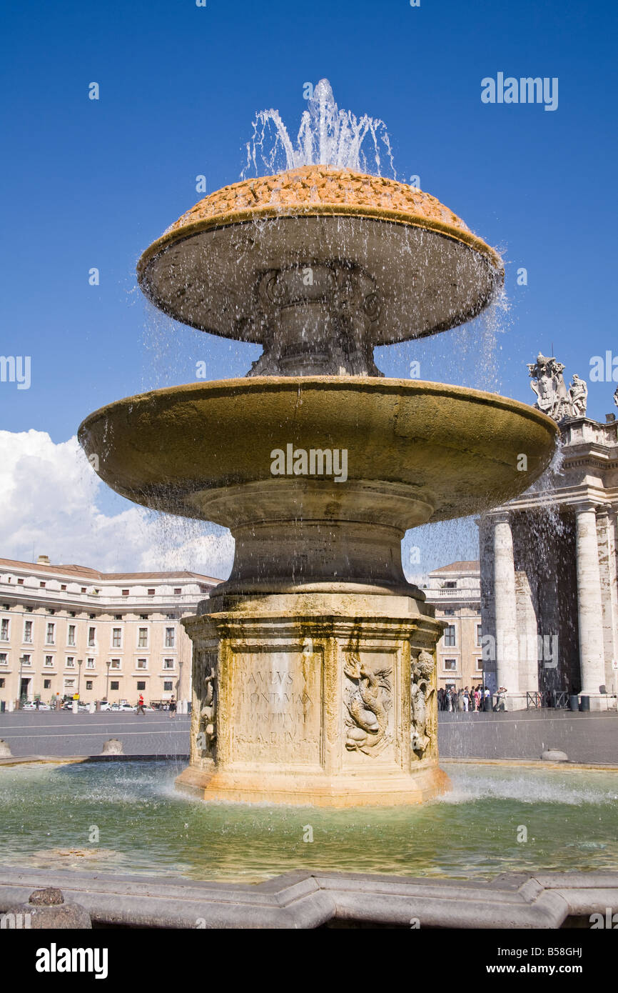 Water fountain in Saint Peter’s Square, Piazza San Pietro, Vatican City ...