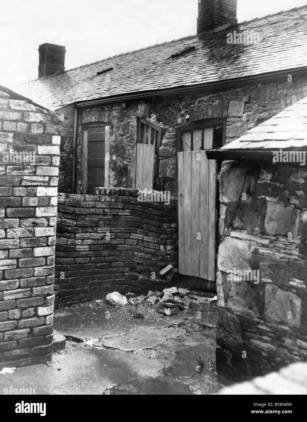 Uk poverty 1950s hi-res stock photography and images - Alamy