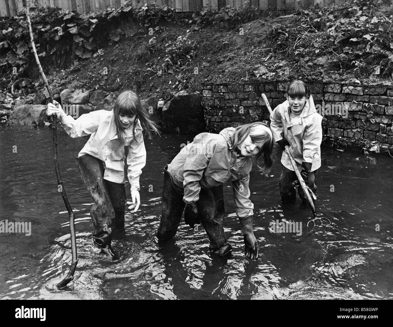10 year olds Lucy Giddings and Sarah McPherson and Victoria Hodgson ...