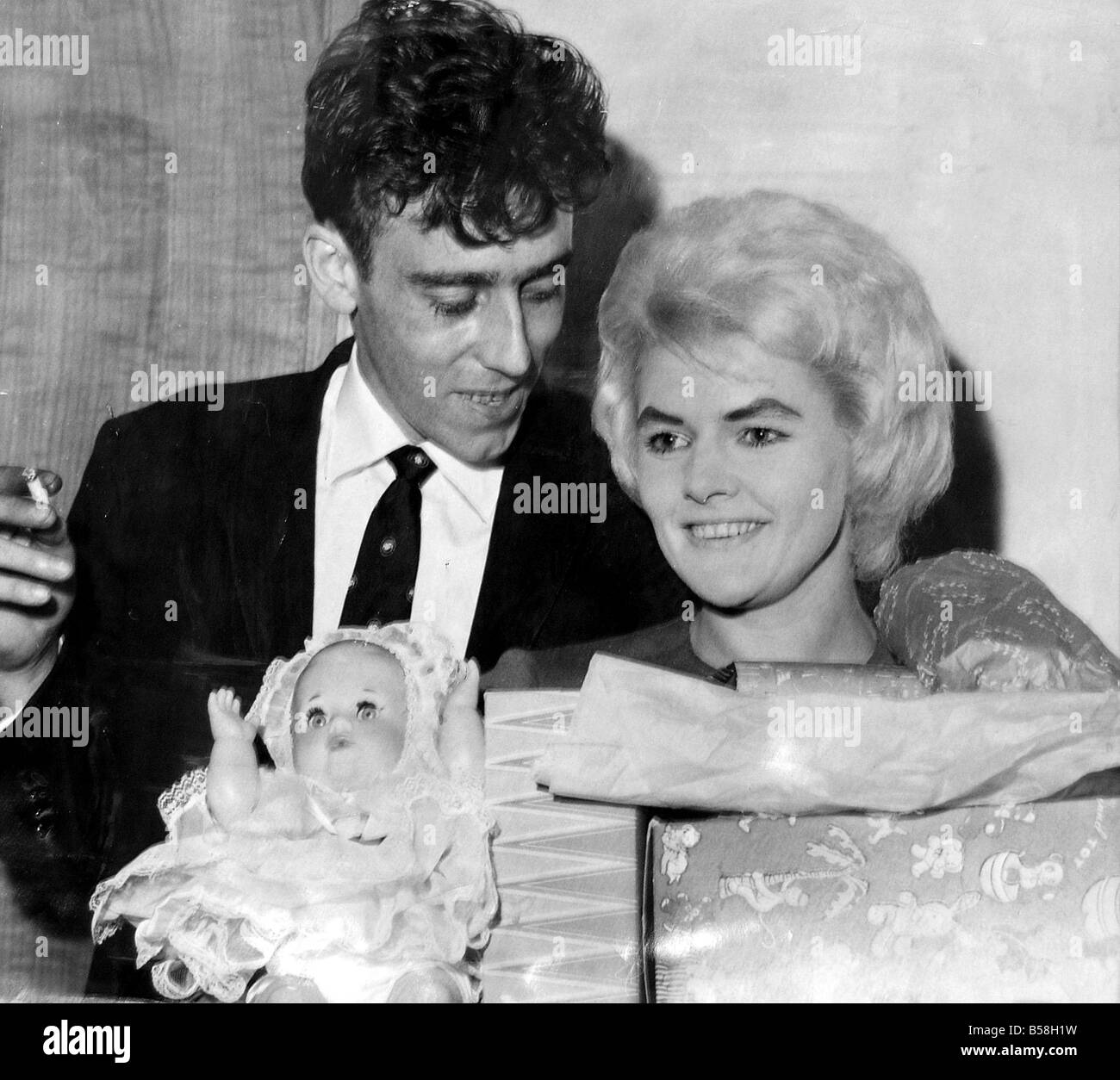 Vivian Nicholson and husband Keith at the Littlewoods Pools cheque ...