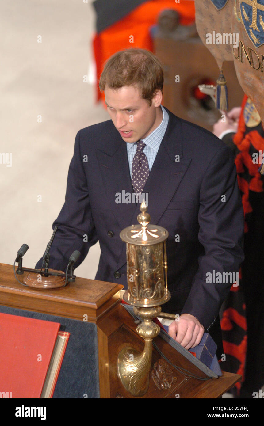 Queen elizabeth reading hi-res stock photography and images - Alamy