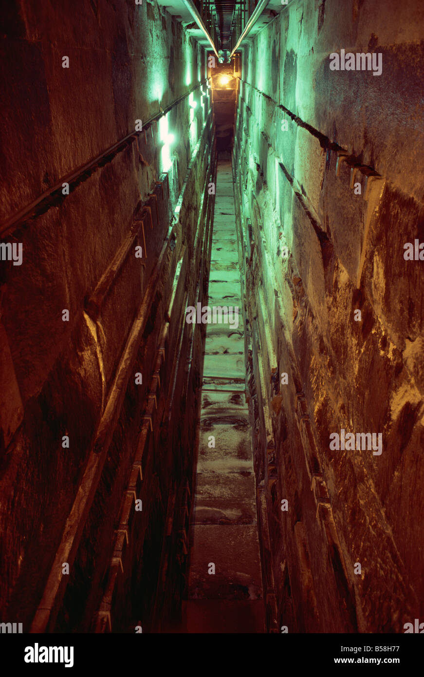 Great pyramid of giza gallery hi-res stock photography and images - Alamy