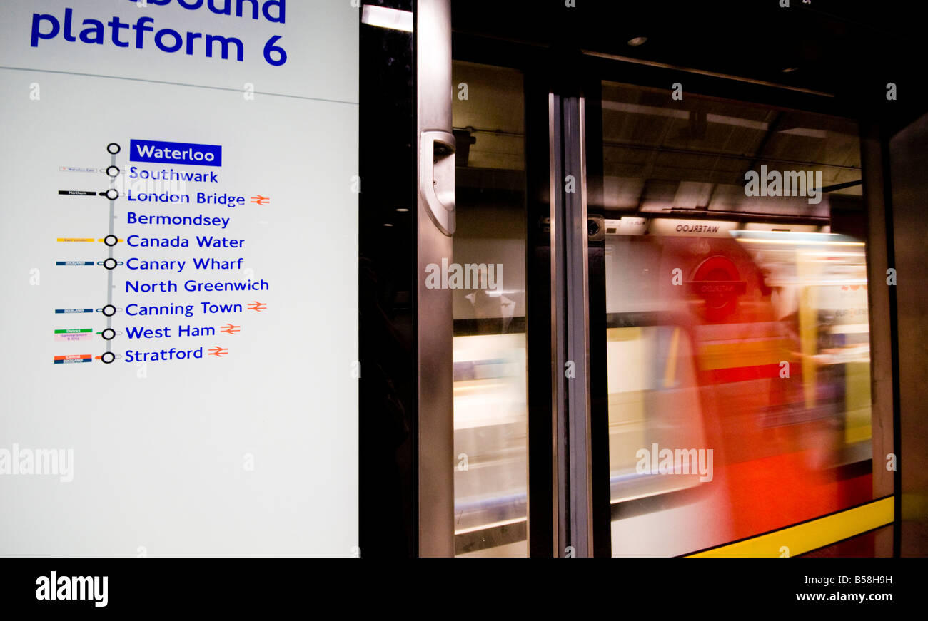London Waterloo Station Platform 6 for Jubilee line Stock Photo ...
