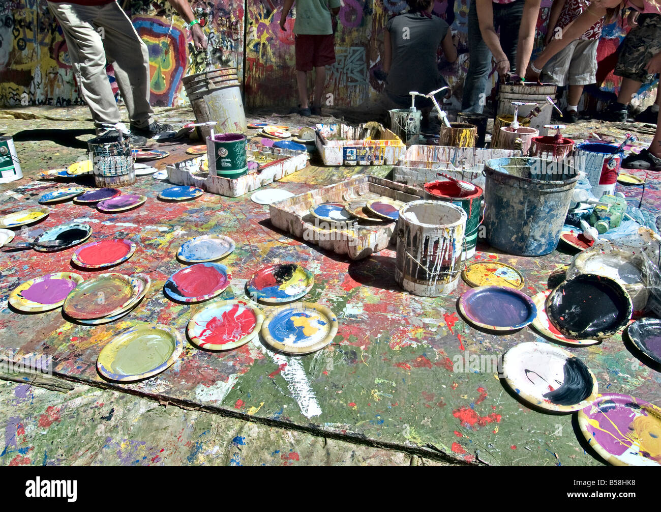 Family people painting canvas hi-res stock photography and images - Alamy