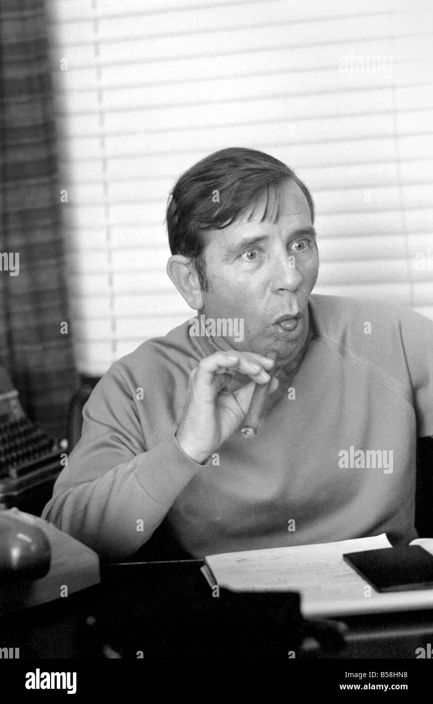 Comedian: Humour: Norman Wisdom. December 1976 76-07485-002 Stock Photo ...