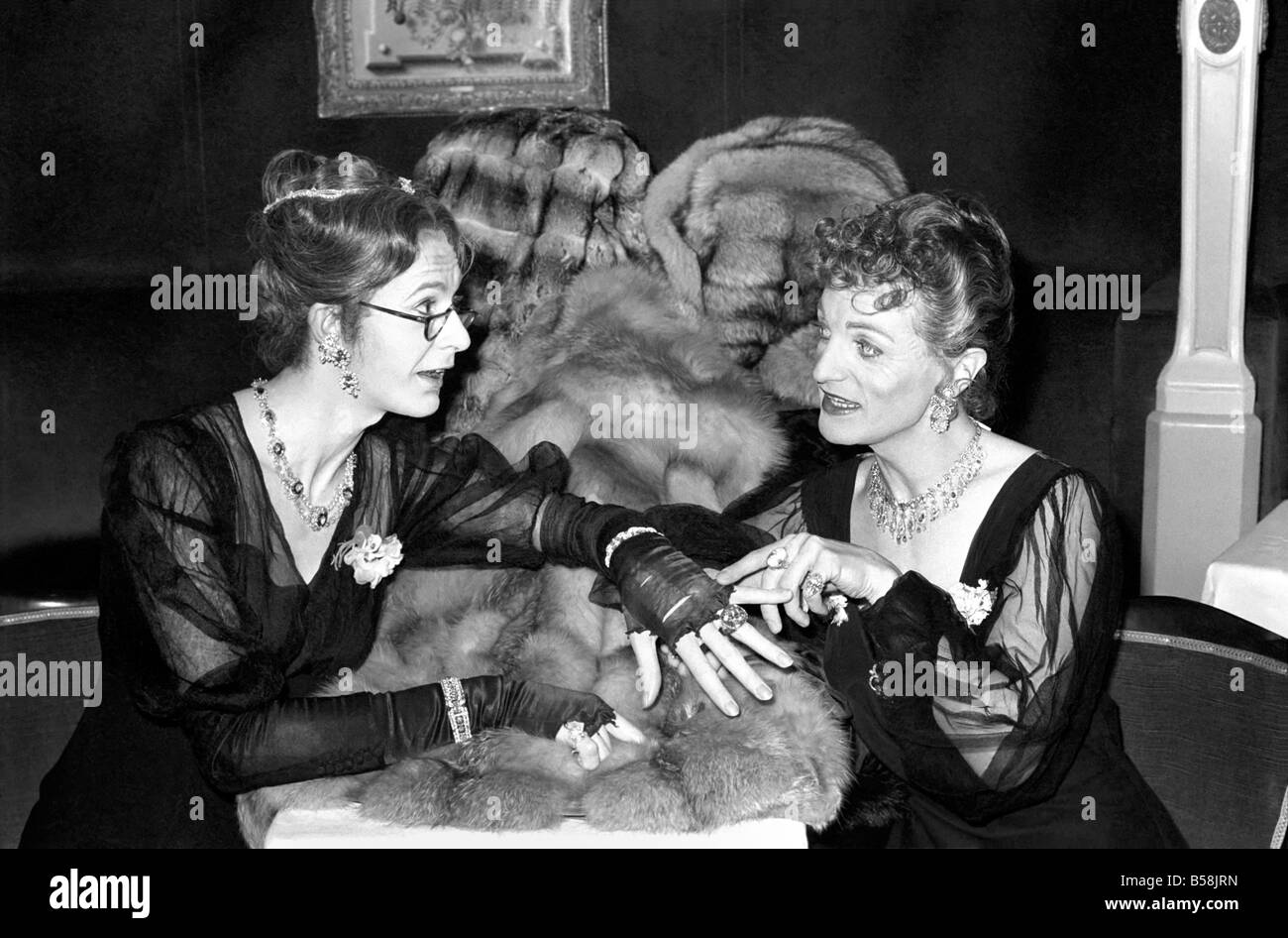 George logan hinge hi-res stock photography and images - Alamy