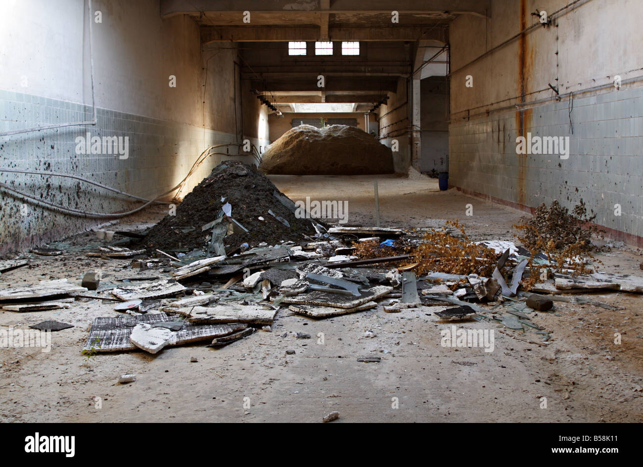 Corridor with rubbish in an abandoned building Stock Photo - Alamy