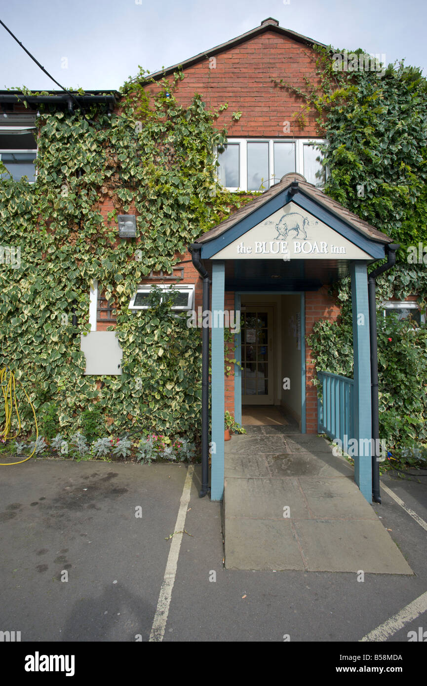 an english pub in the countryside Stock Photo - Alamy