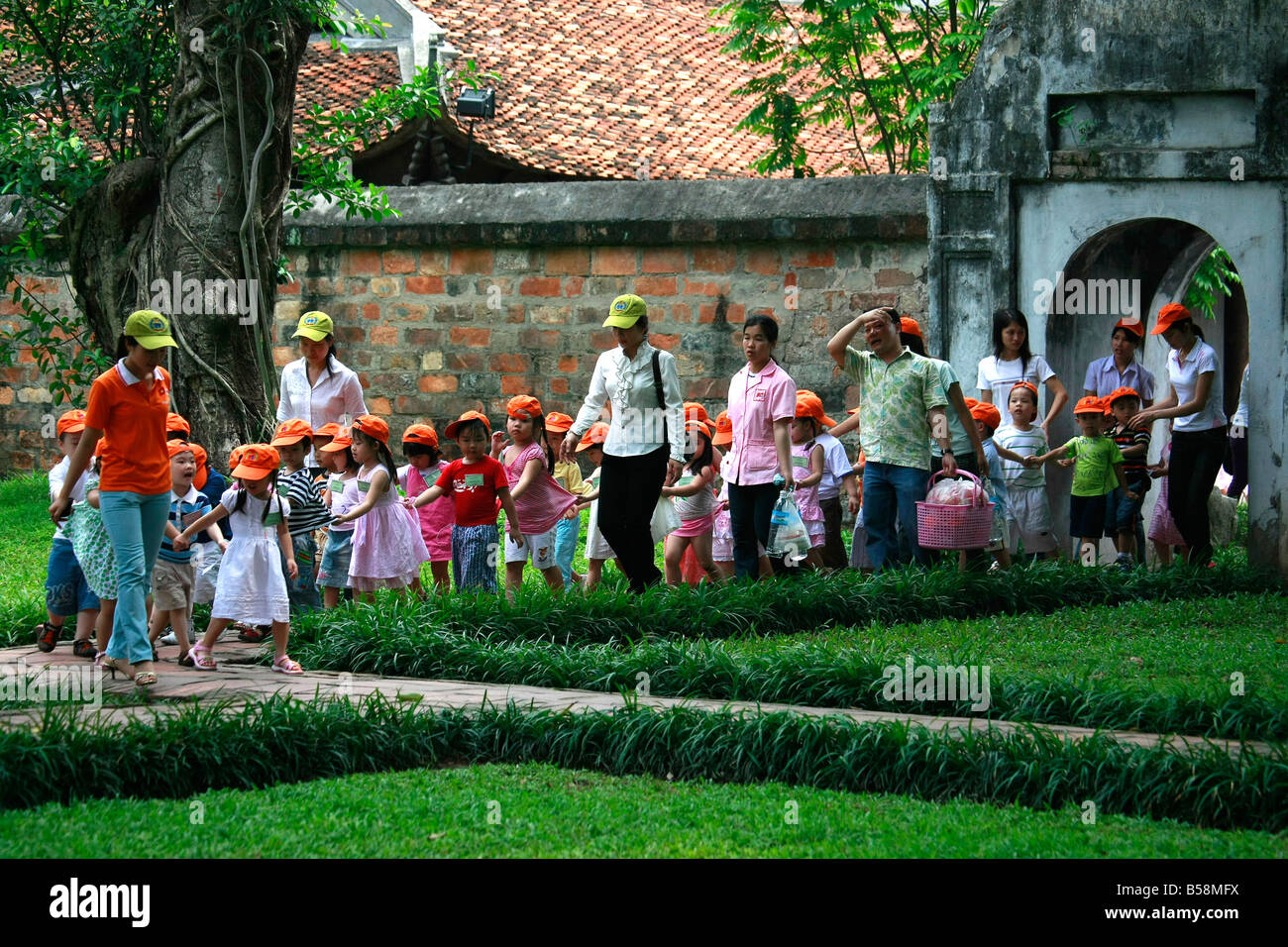 Vietnamese school children hi-res stock photography and images - Alamy