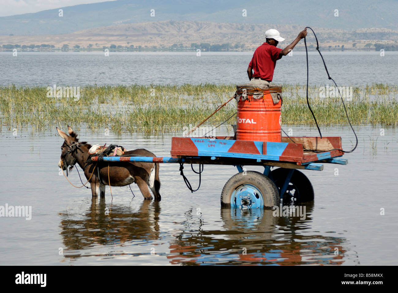Water carriers africa hi-res stock photography and images - Alamy