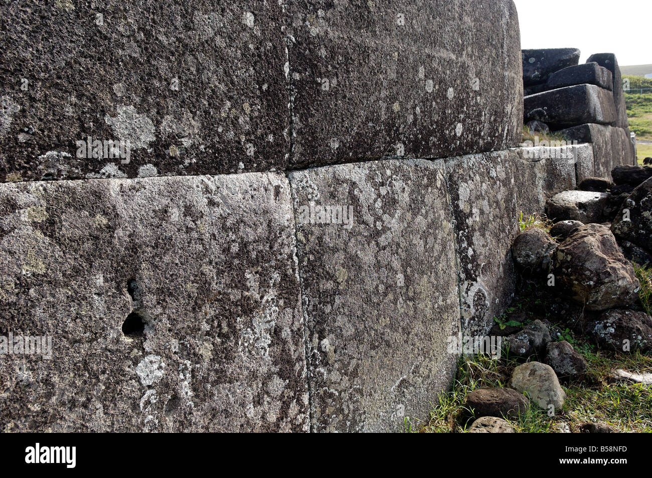 Ahu Tahira, rectangular stone platforms on which moai statues stood ...