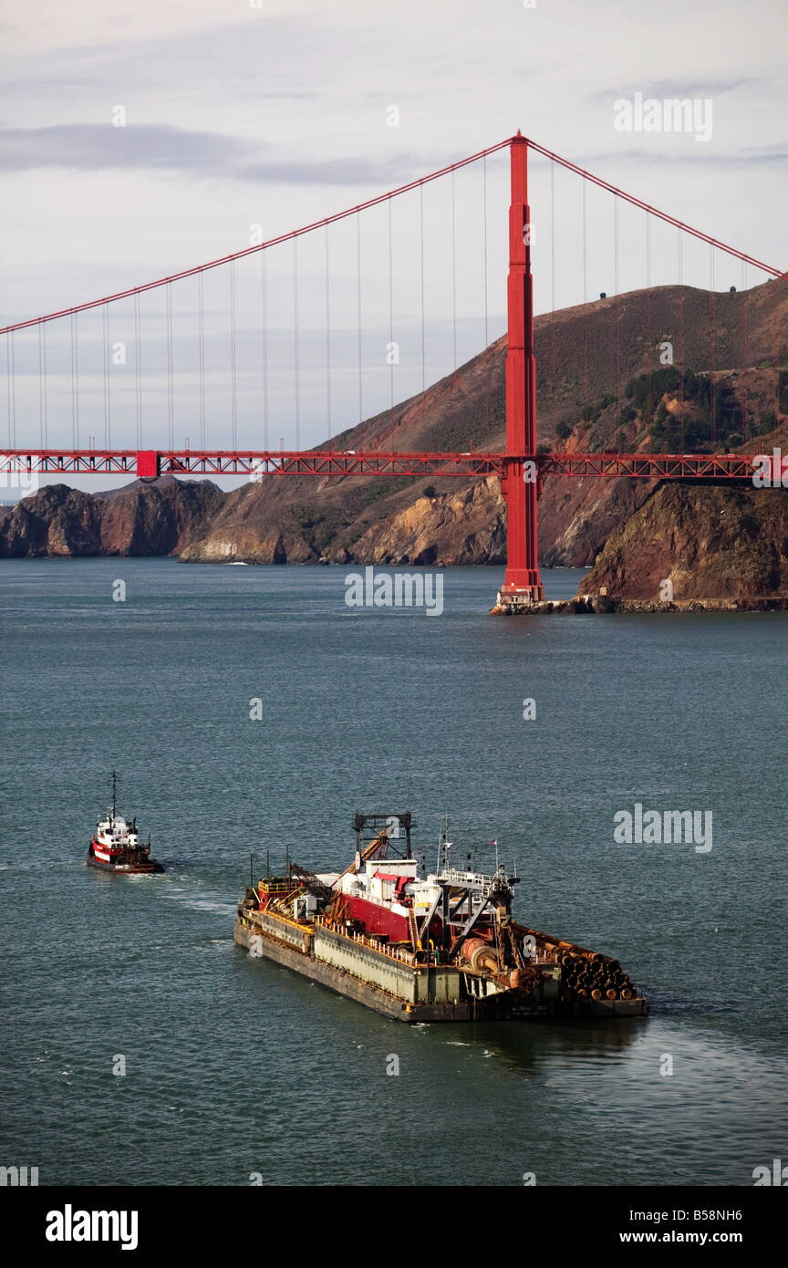Bridge boat barge hi-res stock photography and images - Alamy