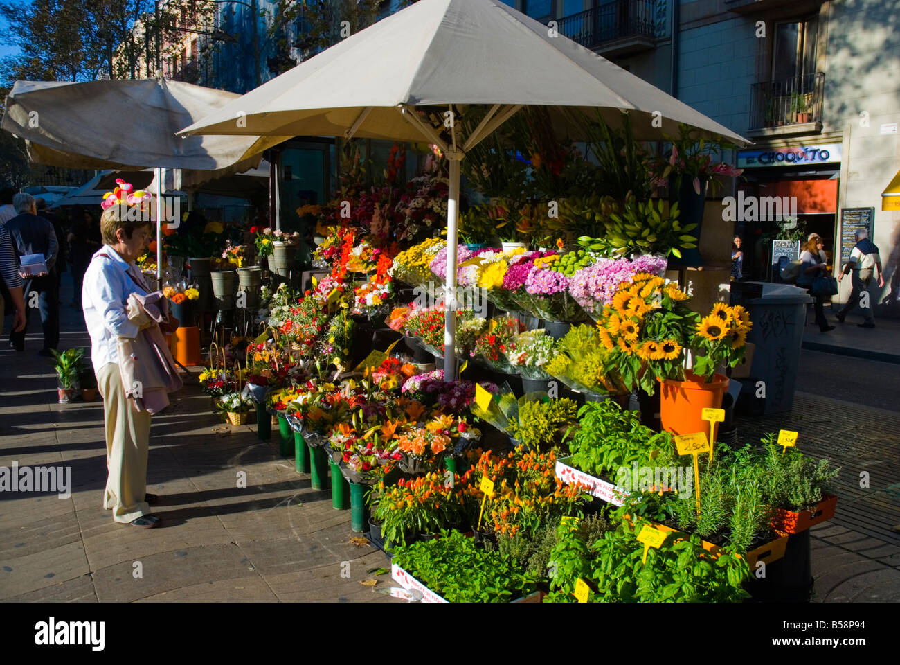 Flower kiosk hi-res stock photography and images - Alamy