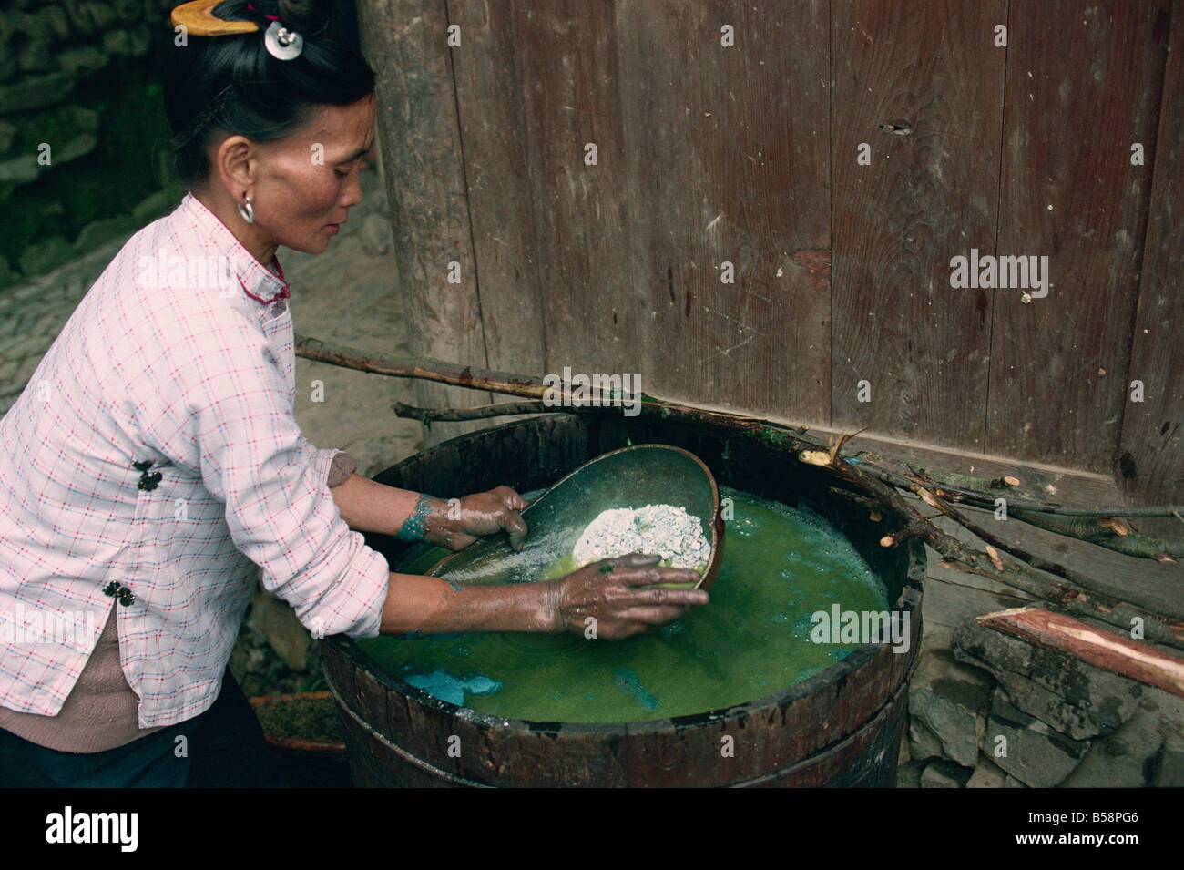 Indigo dyeing hi-res stock photography and images - Alamy