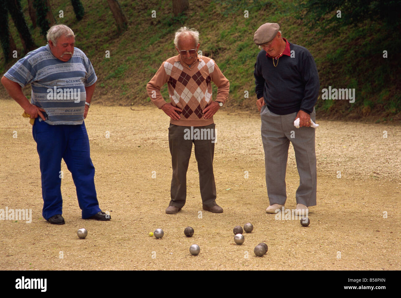 Elderly people playing boules hi-res stock photography and images - Alamy