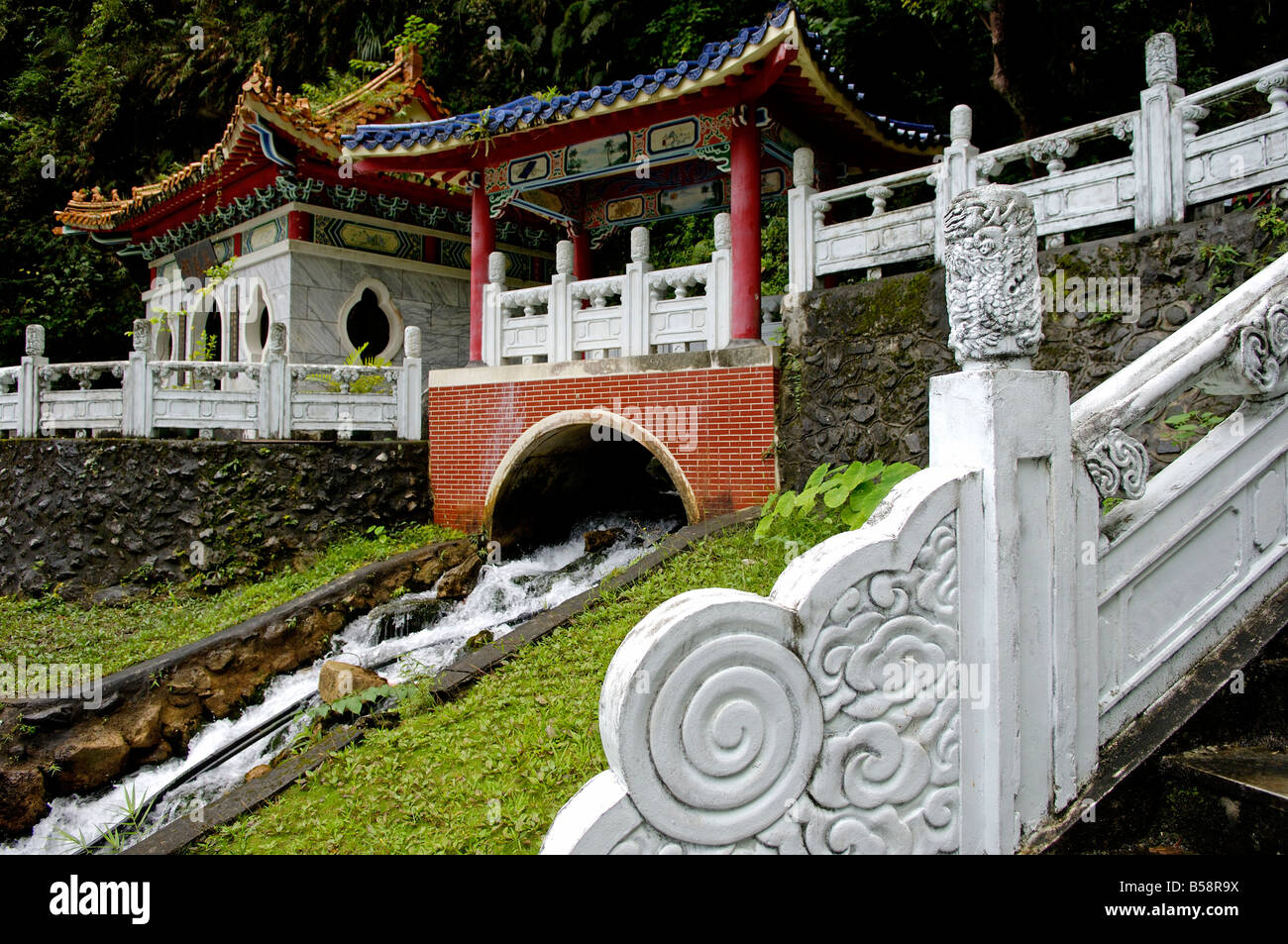 Mausoleum of Eternal Spring, Gorge of Taroko, Taroko National Park ...