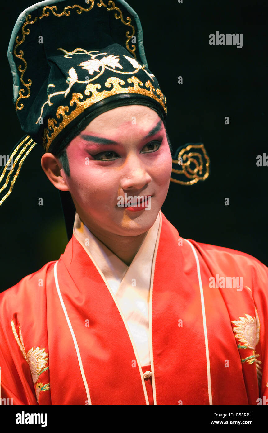Kunqu Chinese Theatre performers of The Peony Pavilion at the ...