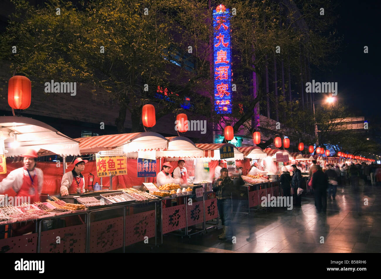 People selling in street hi-res stock photography and images - Alamy