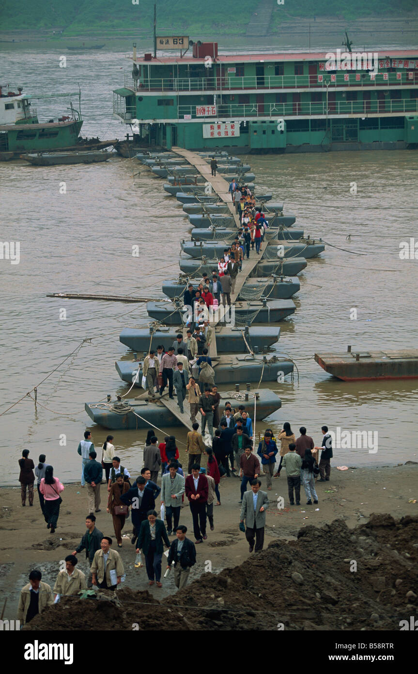 Pontoon dock ferries chongqing sichuan hi-res stock photography and ...