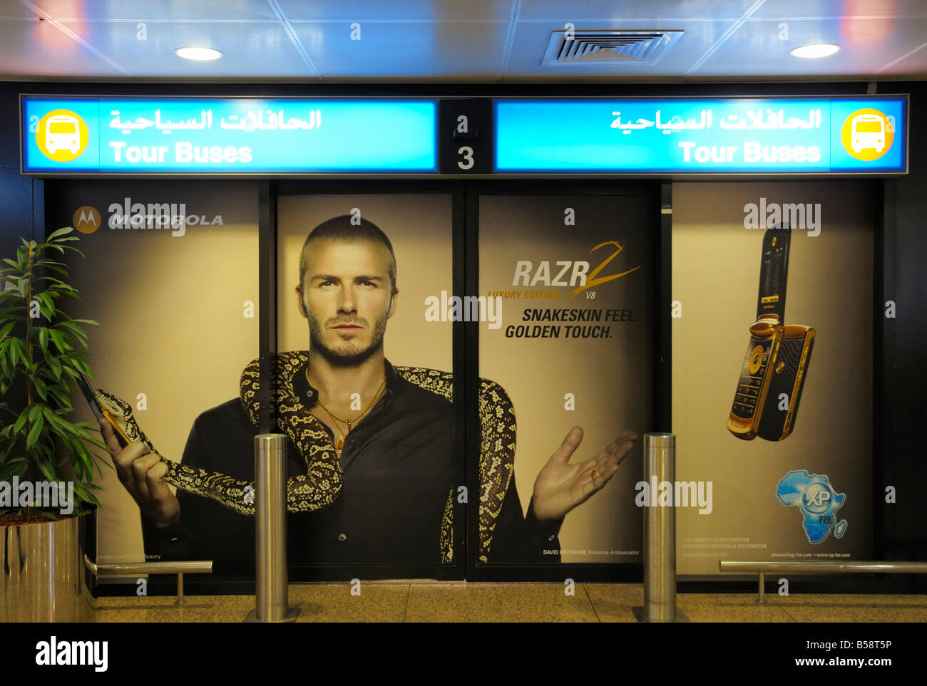 Dubai international airport terminal arrivals hi-res stock photography ...