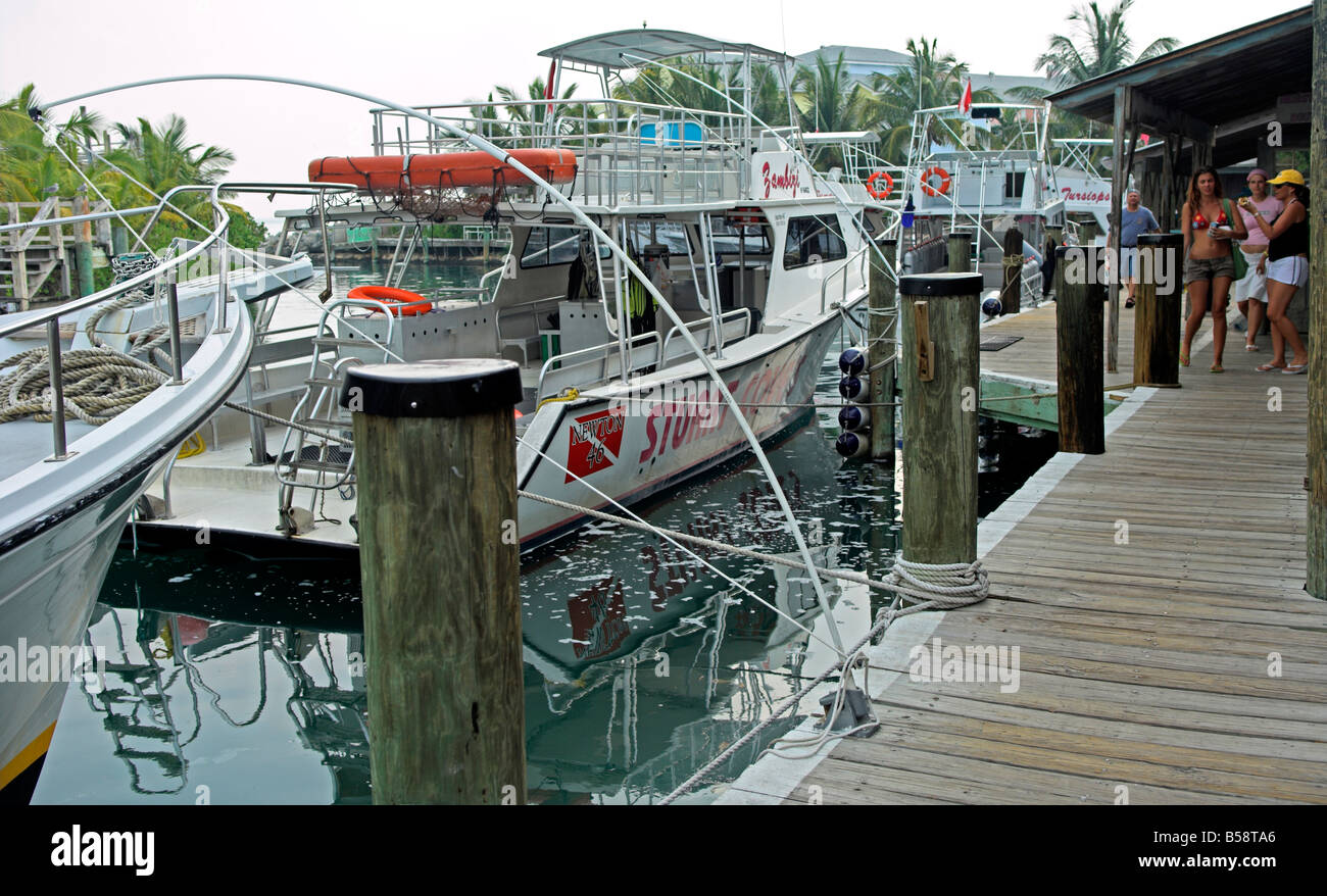 Nassau docks hi-res stock photography and images - Alamy