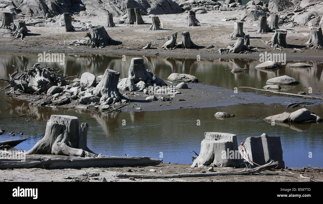 Dry lake bed due to drought Stock Photo - Alamy