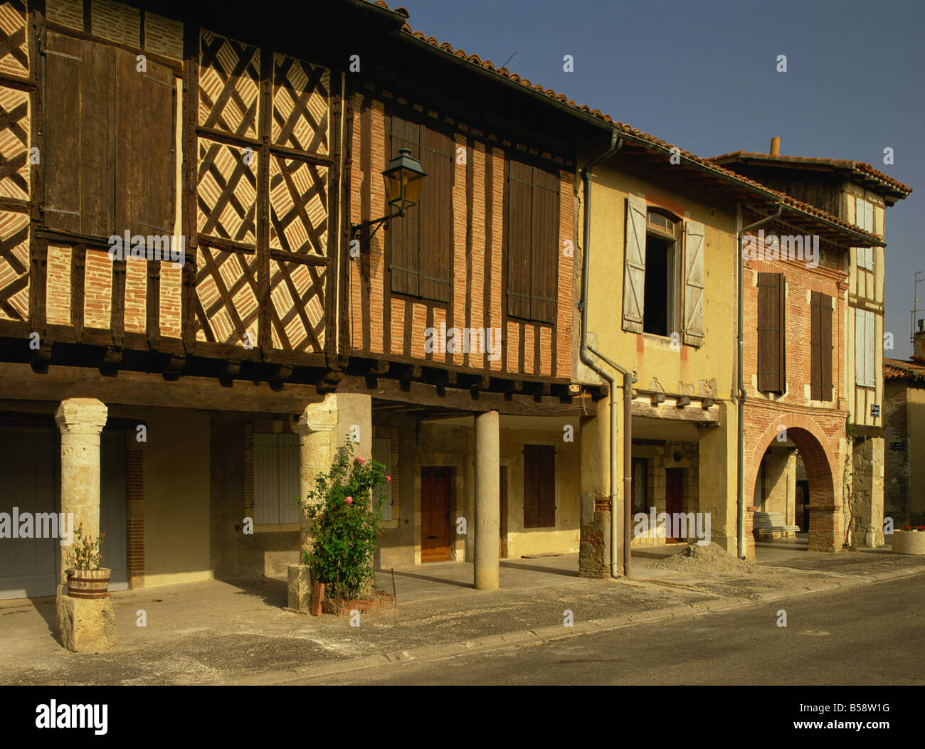 Midi pyrenees villages hi-res stock photography and images - Alamy