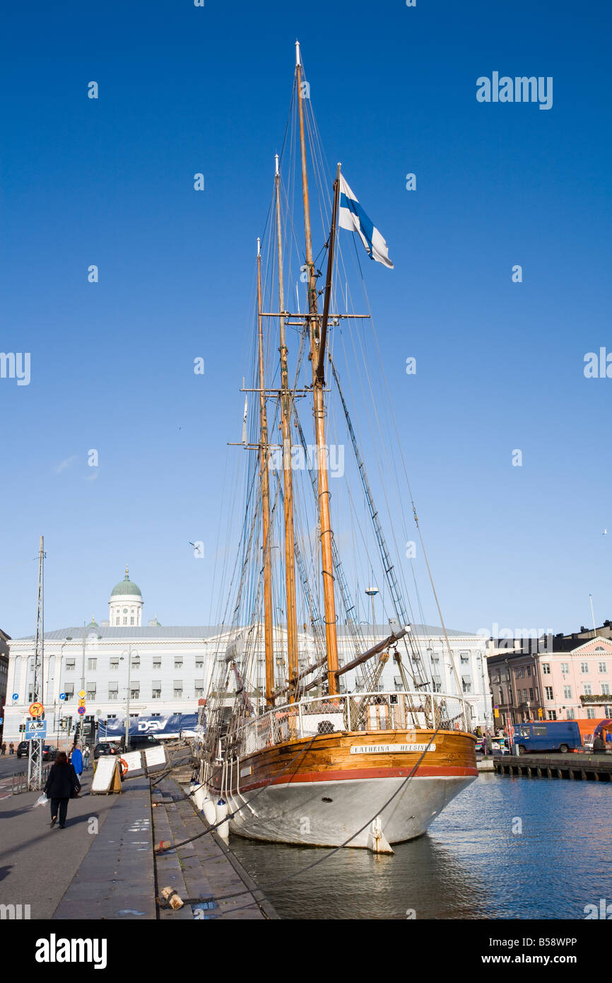 Rigging of sailship hi-res stock photography and images - Alamy