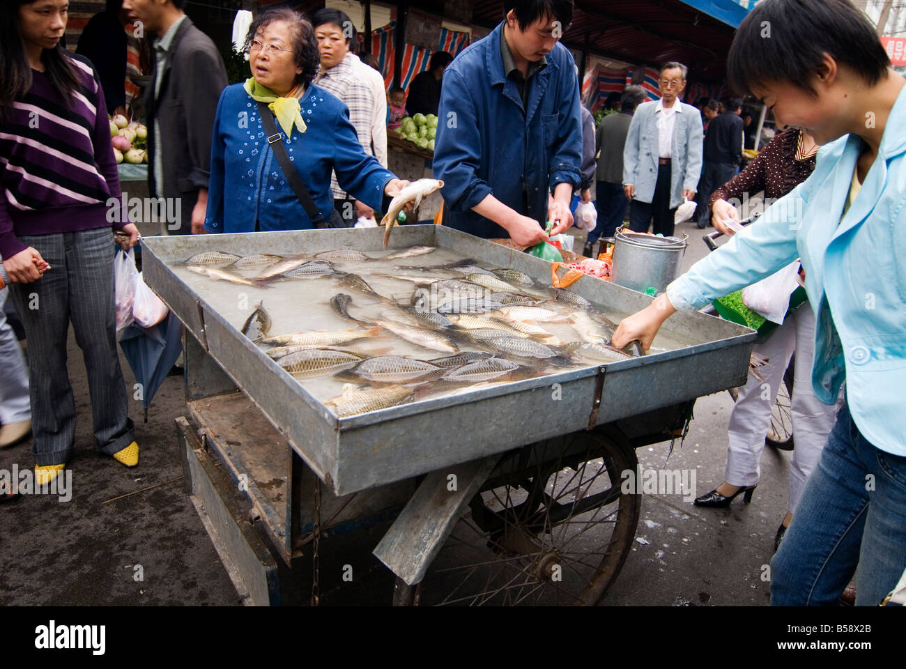 Fish carts hi-res stock photography and images - Alamy