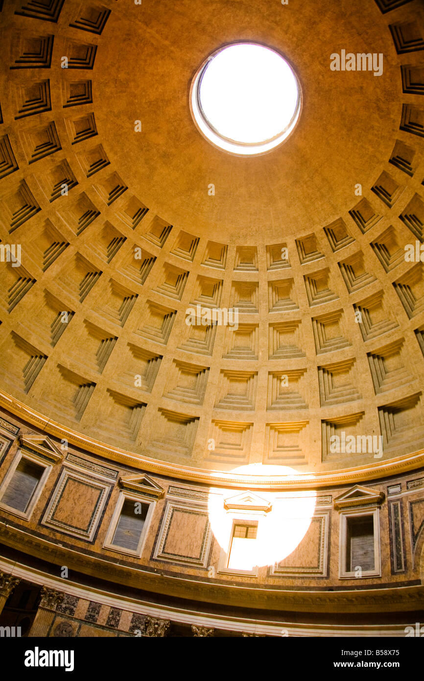 Internal photo of the dome and oculus in the Pantheon, Piazza della ...