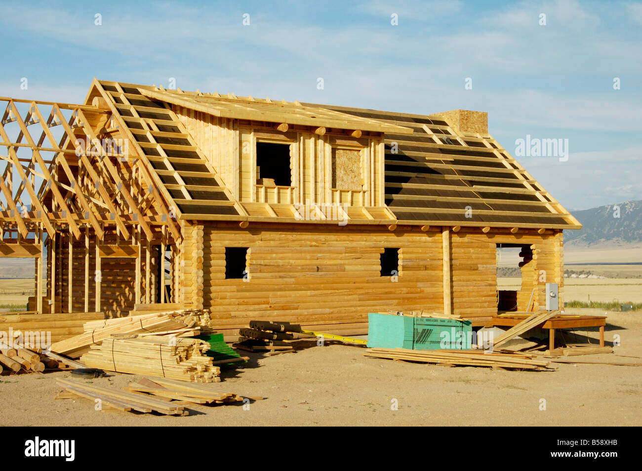 A new log house being constructed in Montana Stock Photo - Alamy
