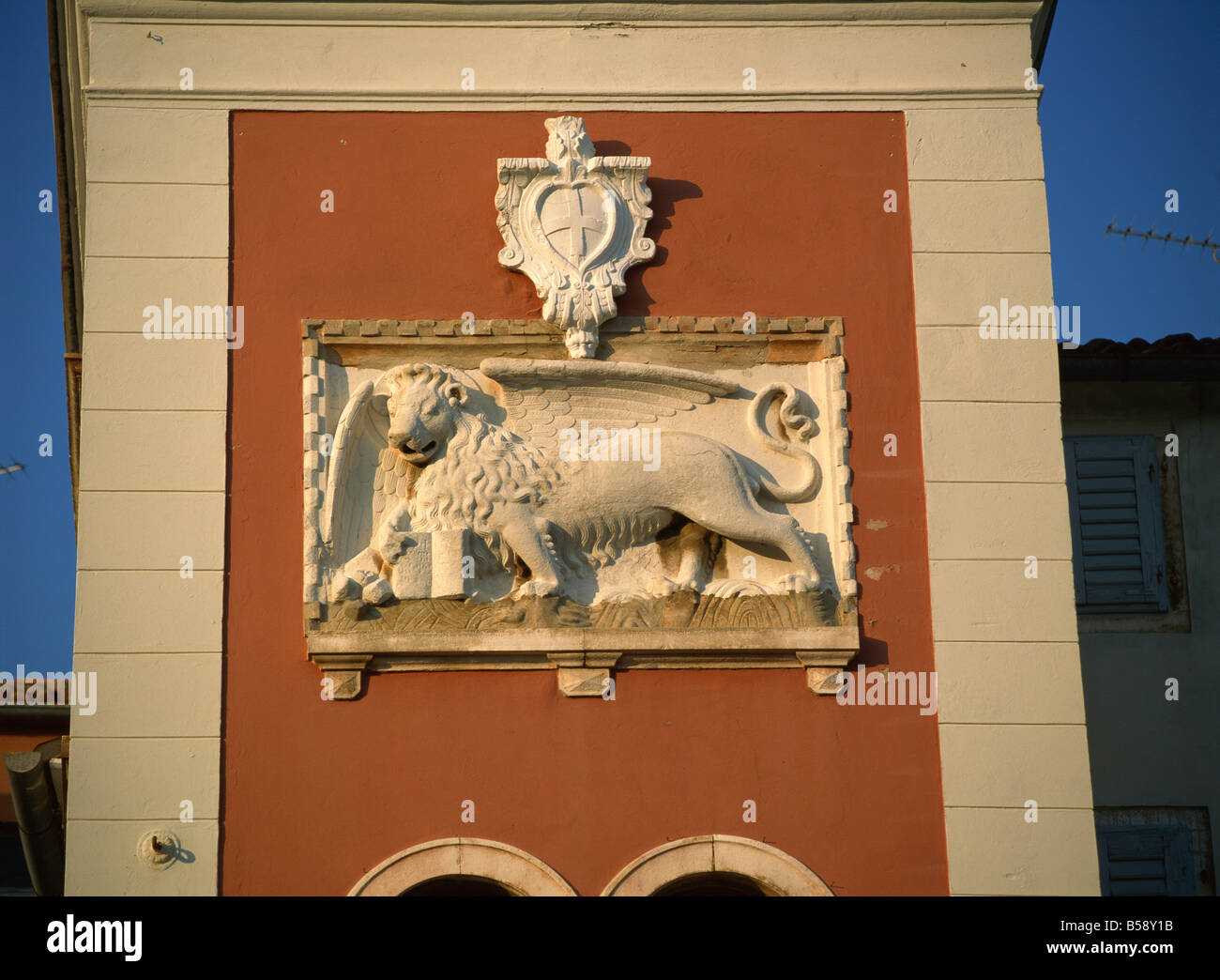 Lion tower hi-res stock photography and images - Alamy