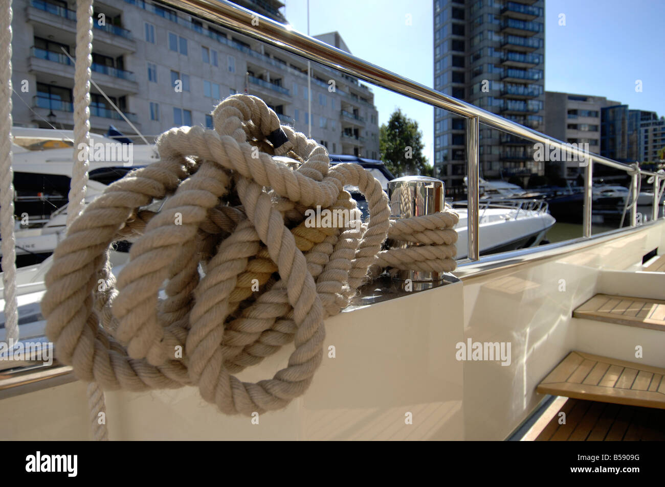 Rope rail hi-res stock photography and images - Alamy