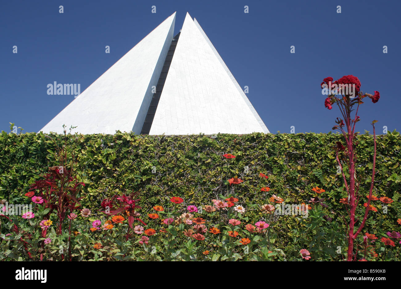 South wall pyramid hi-res stock photography and images - Alamy