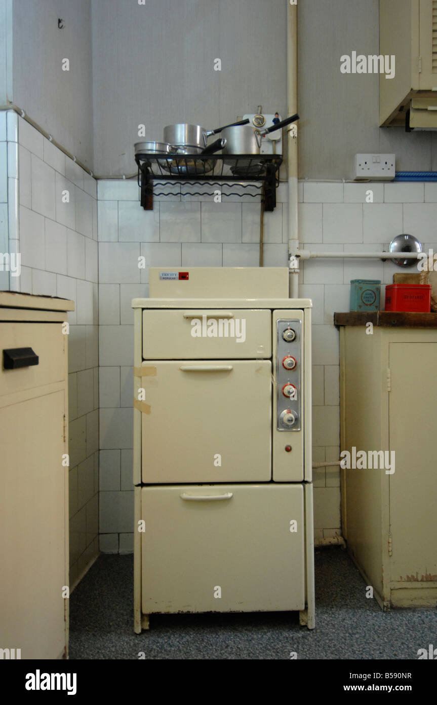 1930s kitchen hi-res stock photography and images - Alamy
