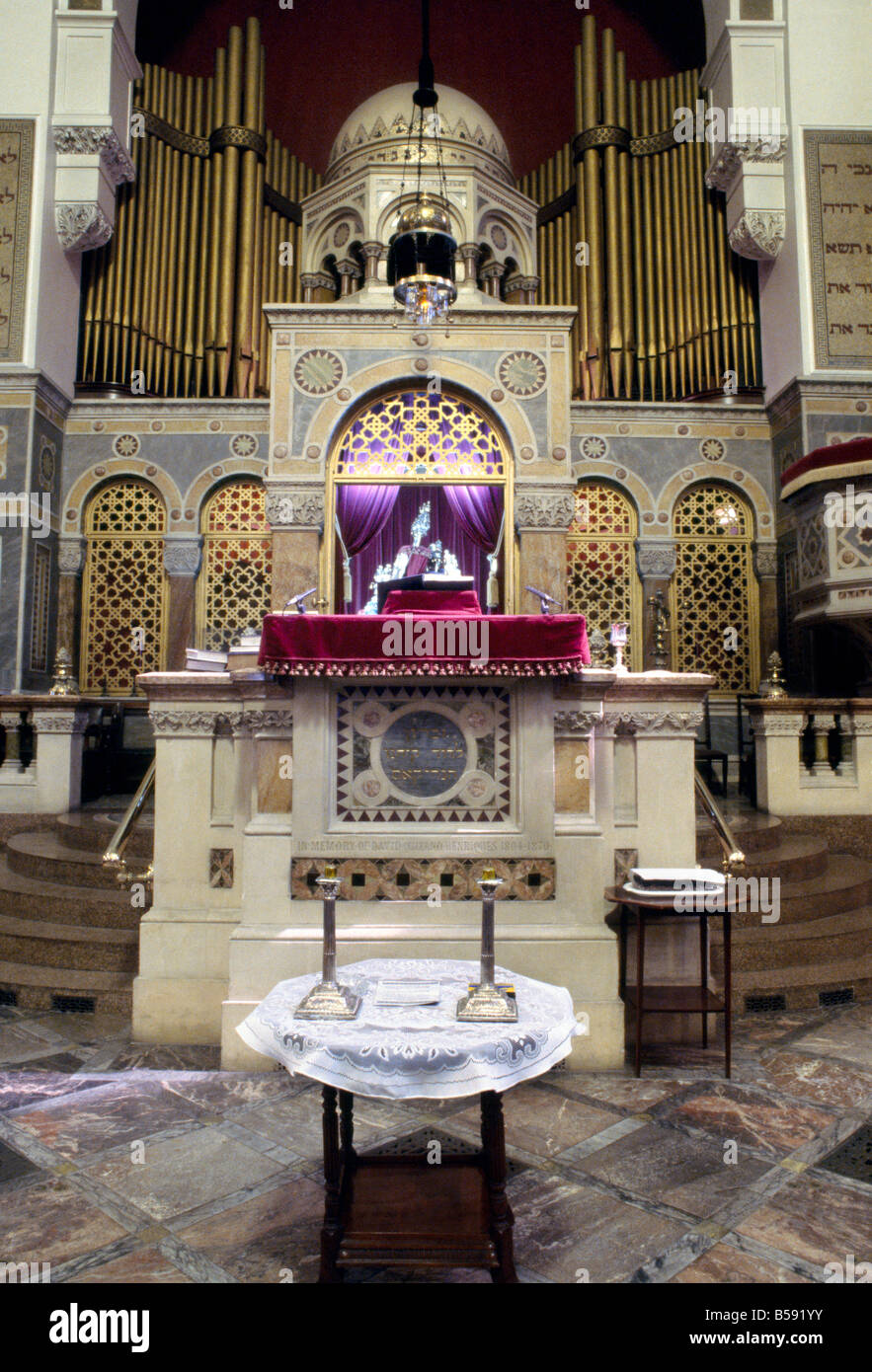 Synagogue bimah hi-res stock photography and images - Alamy