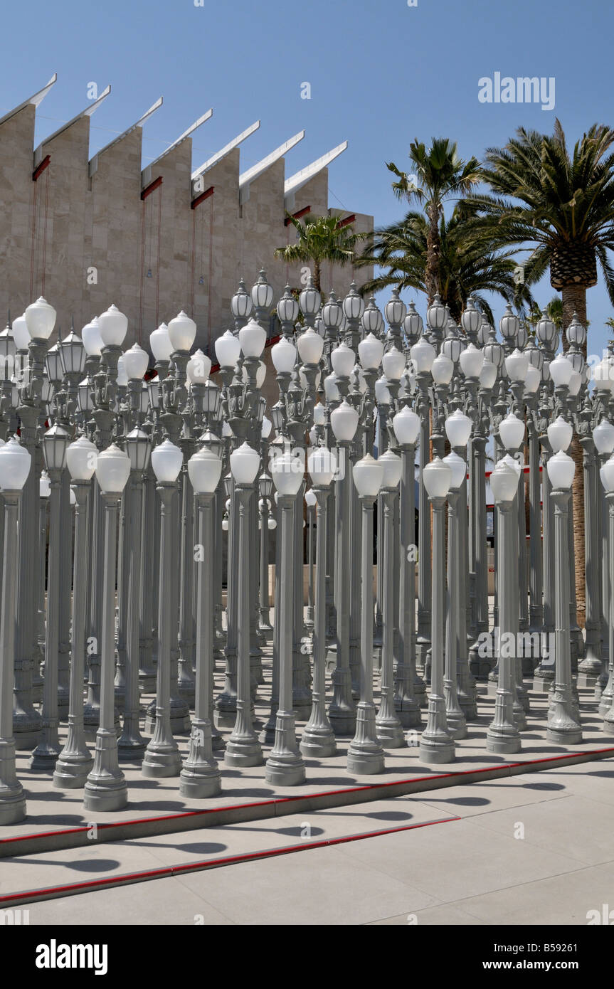 "Urban Light" is a Lamppost exhibit created from 202 antique cast-iron ...