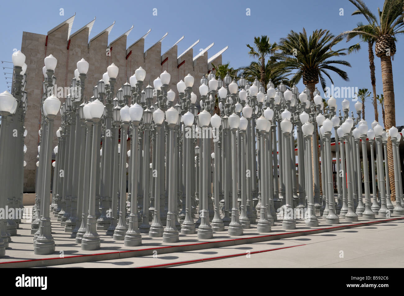 "Urban Light" is a Lamppost exhibit created from 202 antique cast-iron ...
