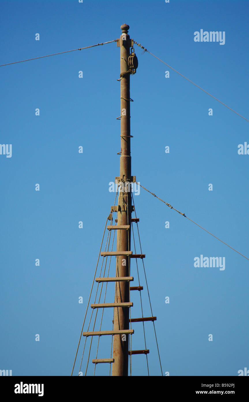 Wooden mast hi-res stock photography and images - Alamy