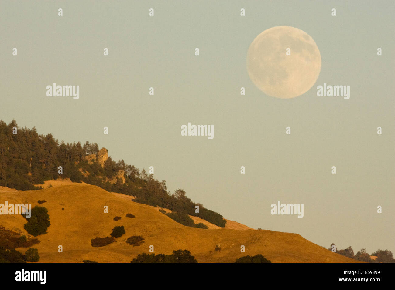 Full moon rise hi-res stock photography and images - Alamy