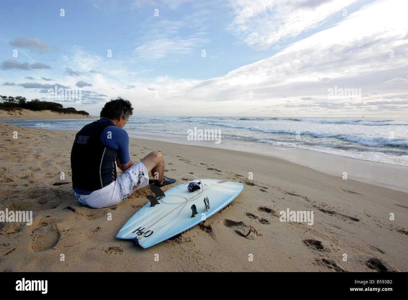 Preparing to go surfing hi-res stock photography and images - Alamy