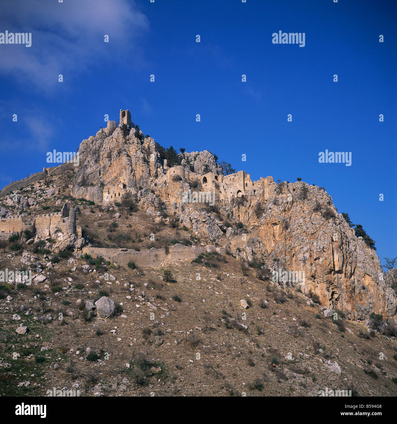 Rebuilt castles hi-res stock photography and images - Alamy