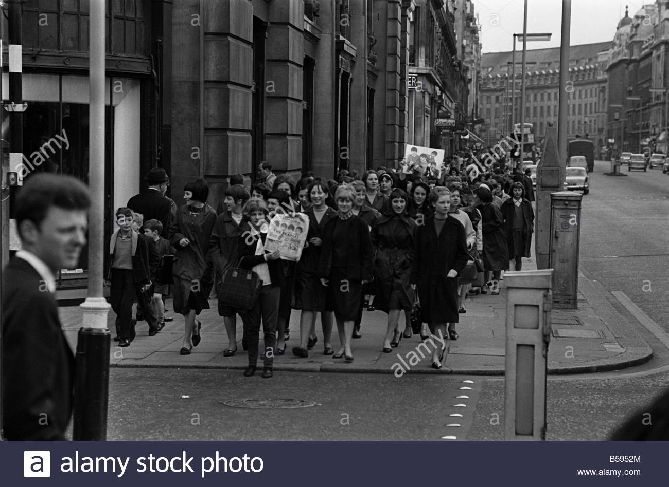 Music Beatles Fans 1963 High Resolution Stock Photography and Images ...