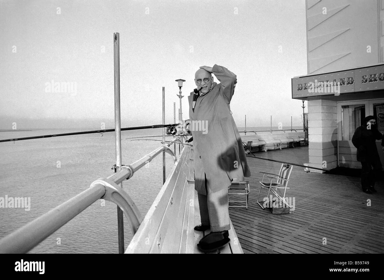Alf Garnett in Eastbourne: Warren Mitchell as Garnett on the sea-front ...