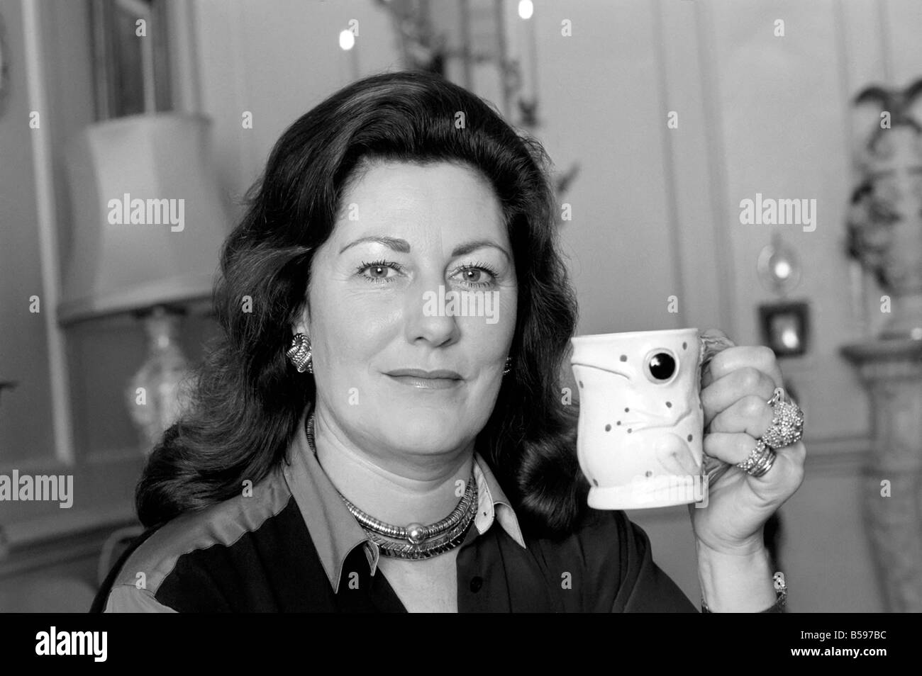 Drink Tea: A lady from high society shows how she makes her idea of a ...