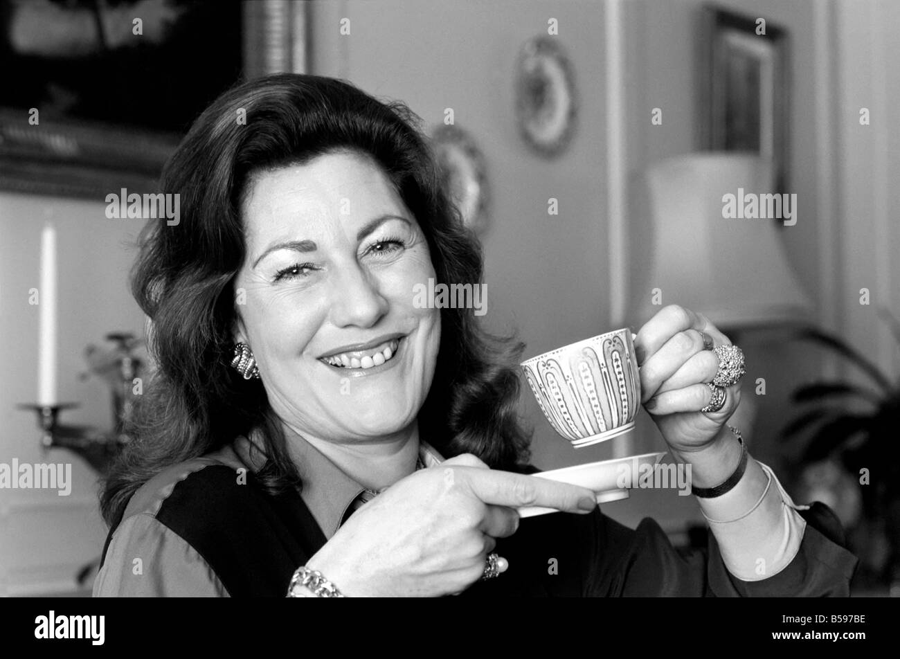 Drink Tea: A lady from high society shows how she makes her idea of a ...