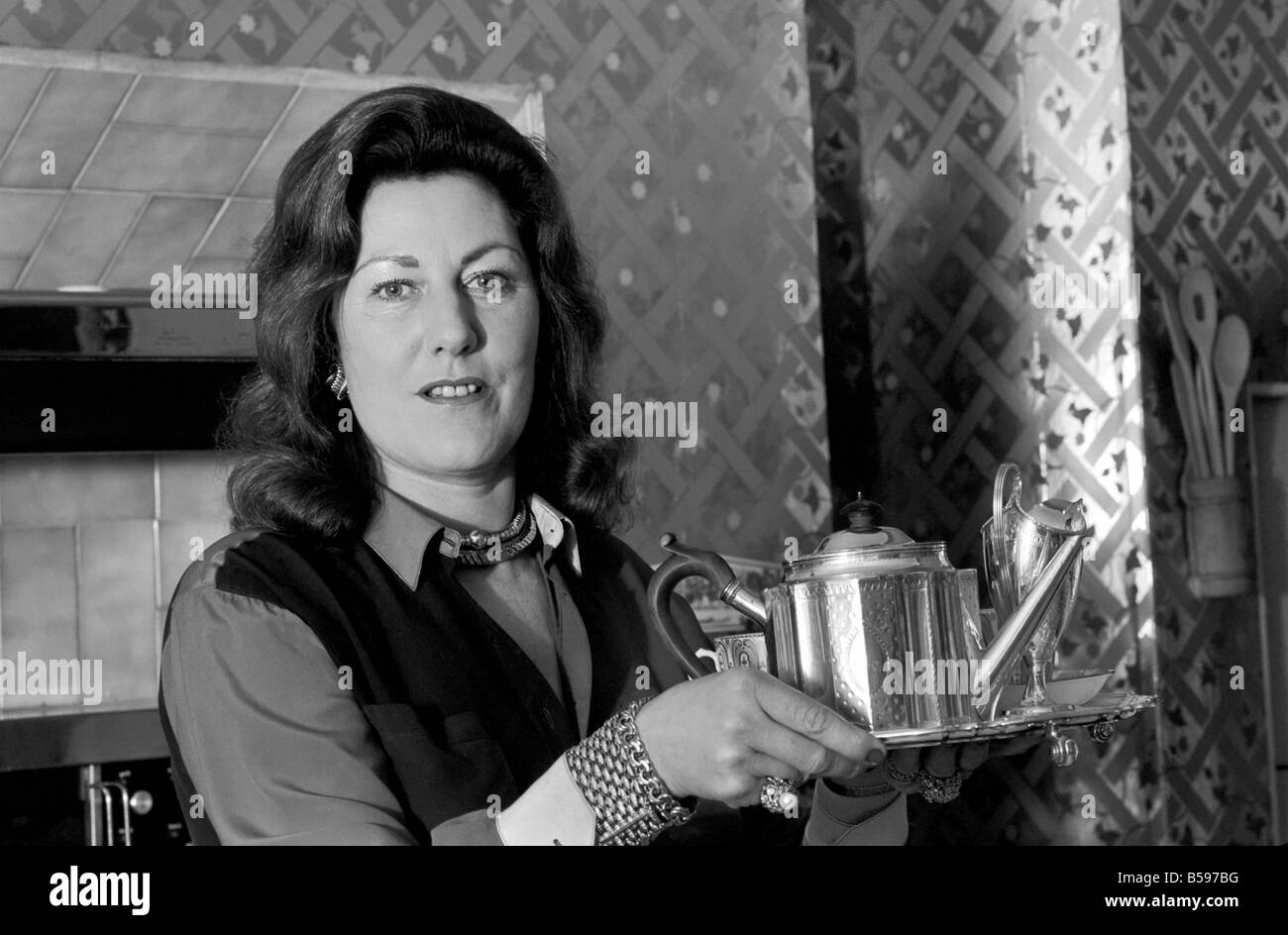 Drink Tea: A lady from high society shows how she makes her idea of a ...