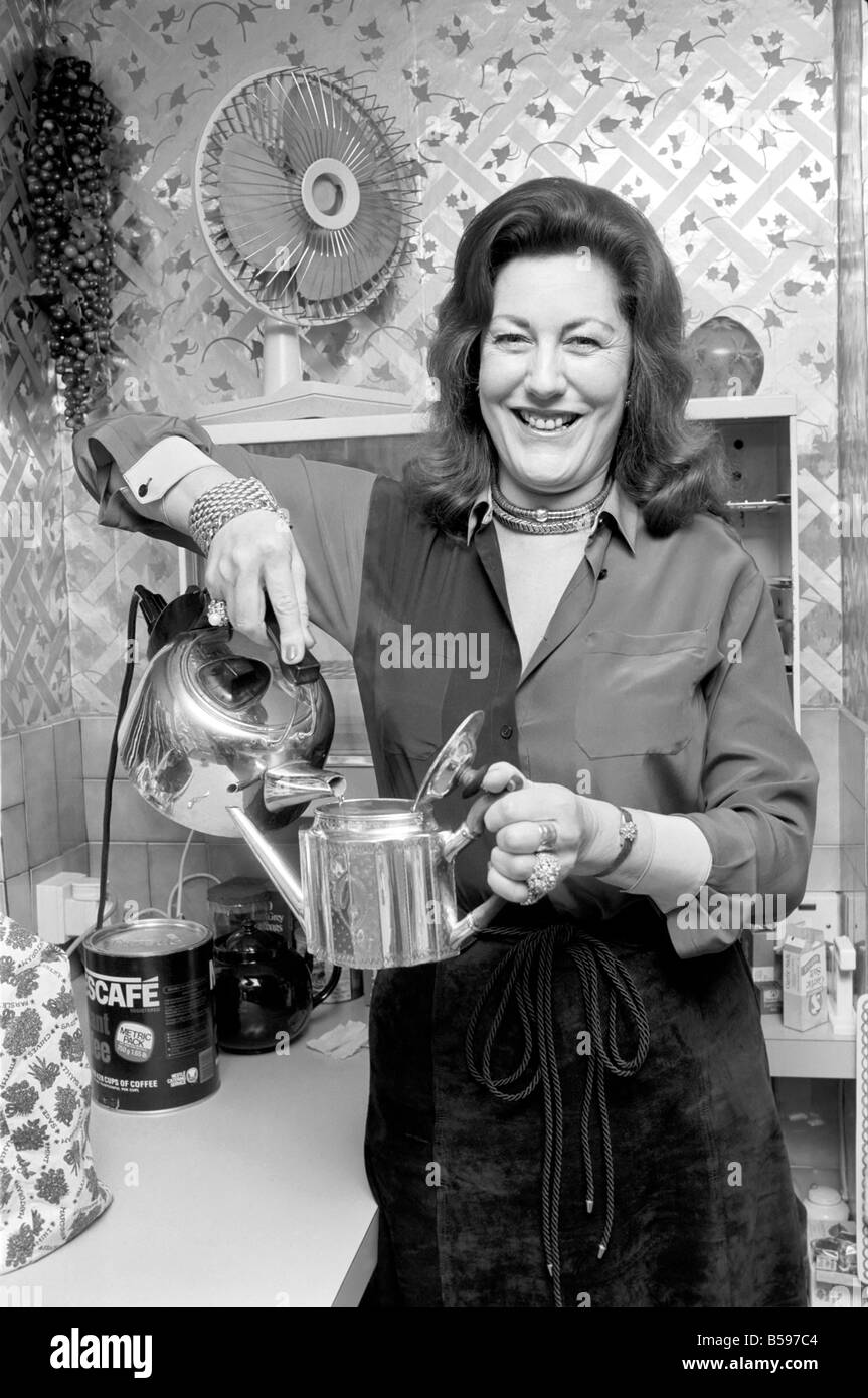 Drink Tea: A lady from high society shows how she makes her idea of a ...