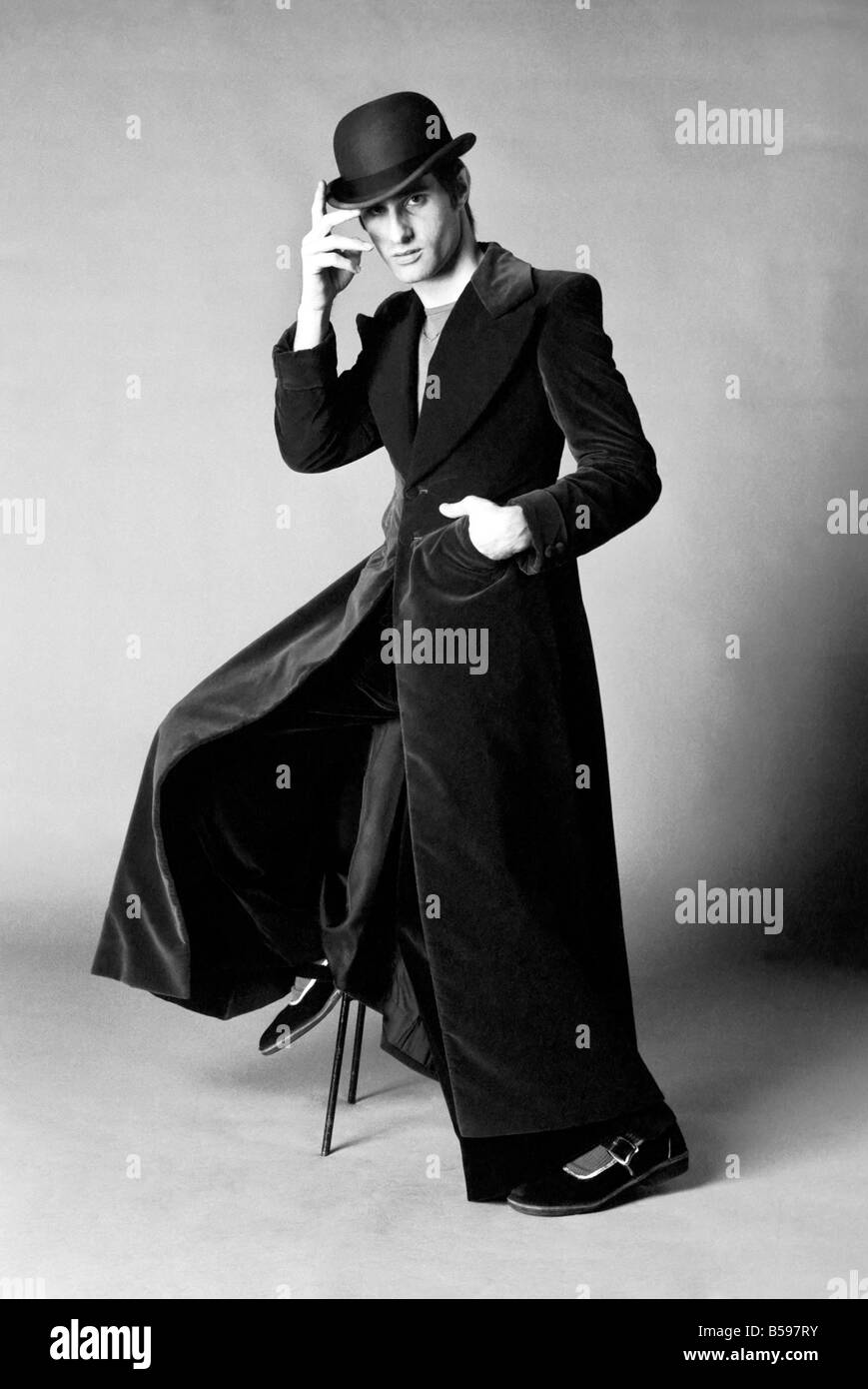 Steve Harley lead singer with the band Cockney Rebel March 1975 75 ...